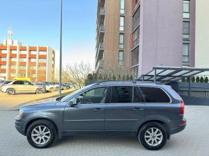 Grey Volvo XC90 2007 in Riga, with an engine capacity of 2.40 L and mileage of 342 thousand km for 5290 €, photo 3 on AUTOMOTO.COM.LV