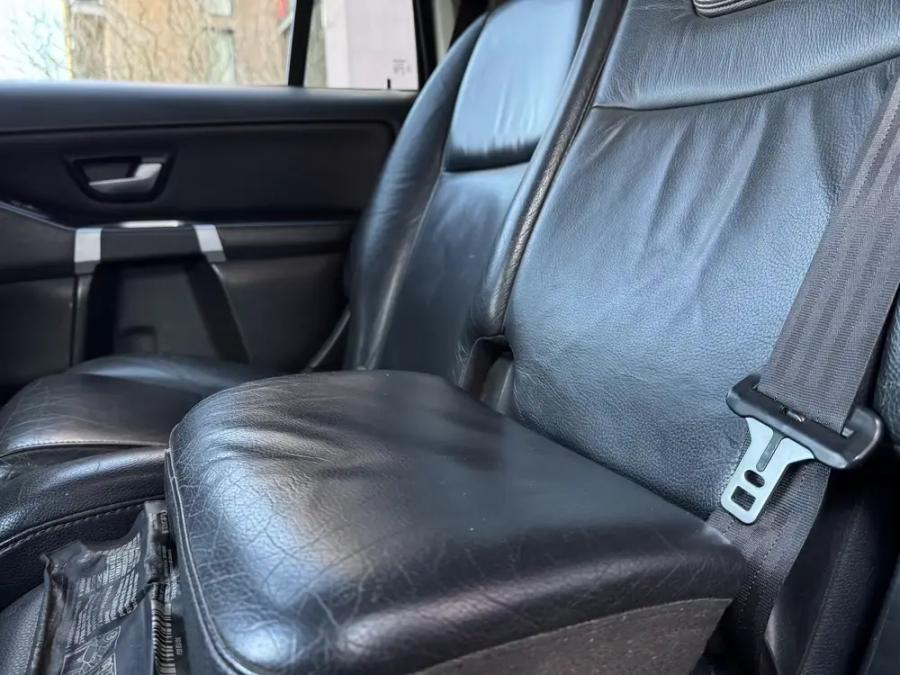 Grey Volvo XC90 2007 in Riga, with an engine capacity of 2.40 L and mileage of 342 thousand km for 5290 €, photo 20 on AUTOMOTO.COM.LV