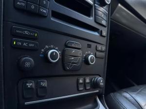 Grey Volvo XC90 2007 in Riga, with an engine capacity of 2.40 L and mileage of 342 thousand km for 5290 €, photo 24 on AUTOMOTO.COM.LV