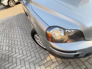 Grey Volvo XC90 2007 in Riga, with an engine capacity of 2.40 L and mileage of 280 thousand km for 4990 €, photo 3 on AUTOMOTO.COM.LV