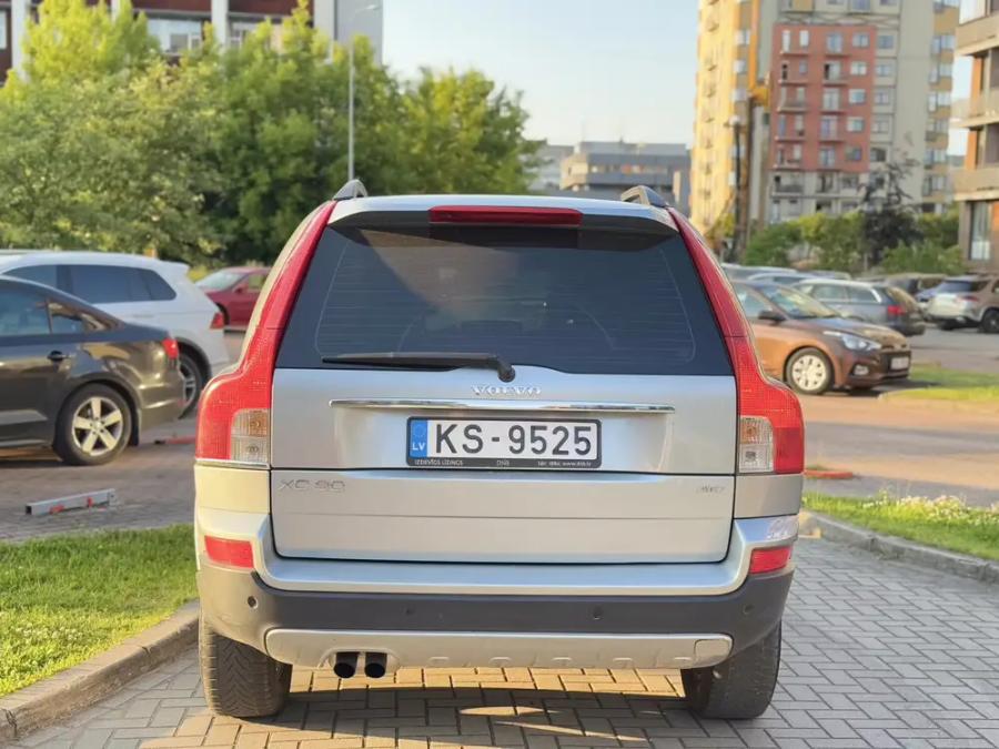 Grey Volvo XC90 2007 in Riga, with an engine capacity of 2.40 L and mileage of 280 thousand km for 4990 €, photo 5 on AUTOMOTO.COM.LV