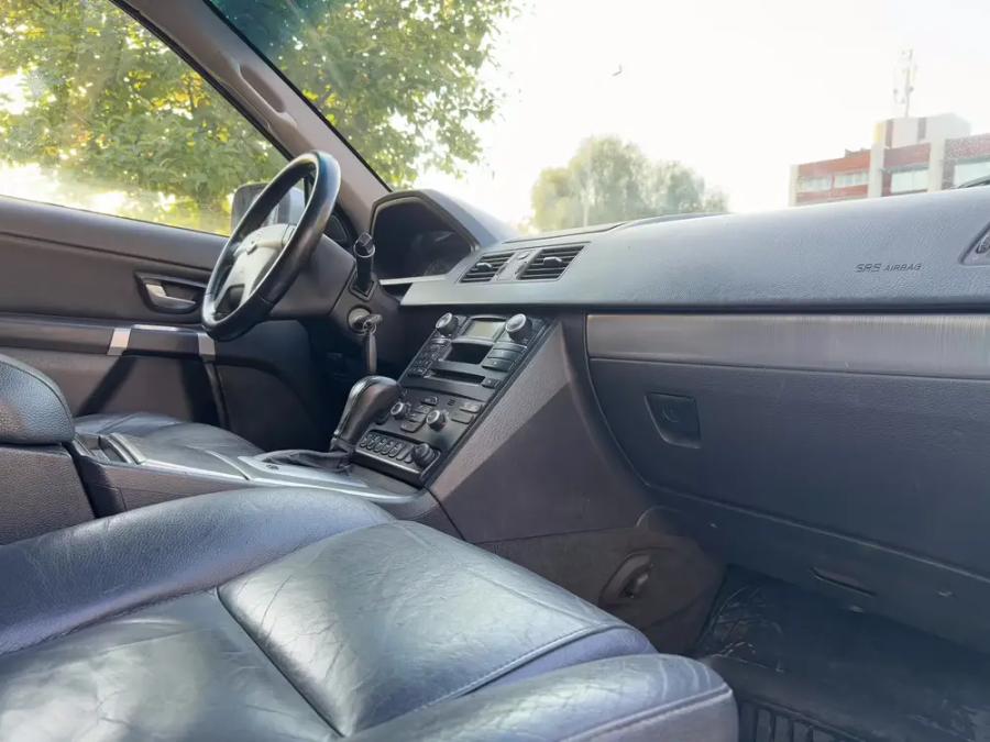 Grey Volvo XC90 2007 in Riga, with an engine capacity of 2.40 L and mileage of 280 thousand km for 4990 €, photo 14 on AUTOMOTO.COM.LV
