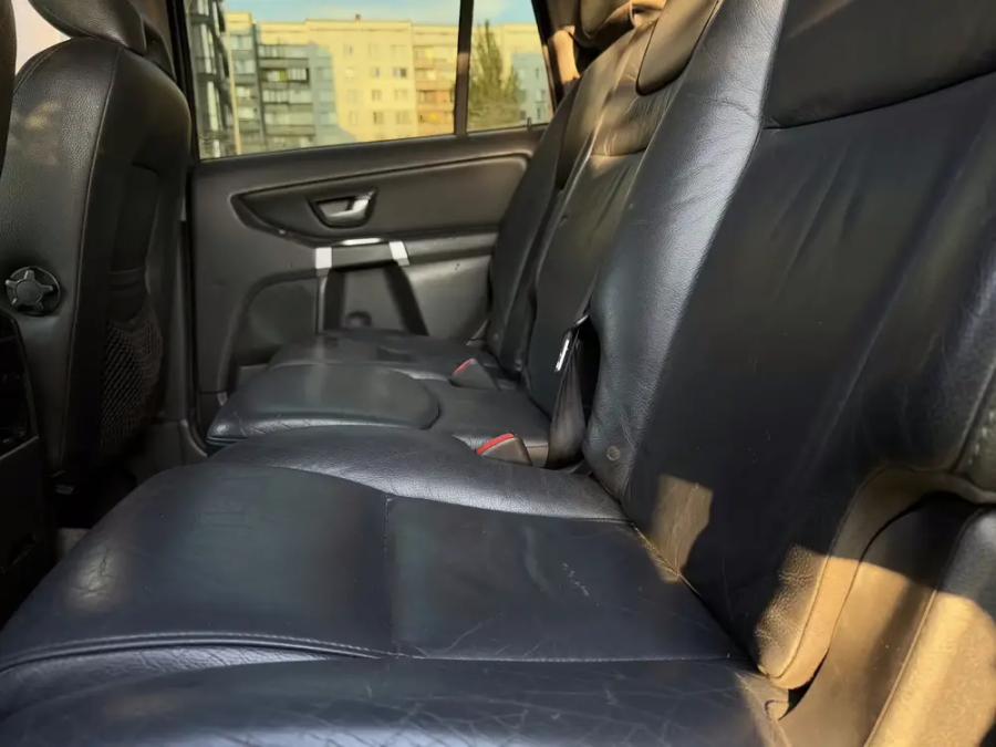 Grey Volvo XC90 2007 in Riga, with an engine capacity of 2.40 L and mileage of 280 thousand km for 4990 €, photo 15 on AUTOMOTO.COM.LV