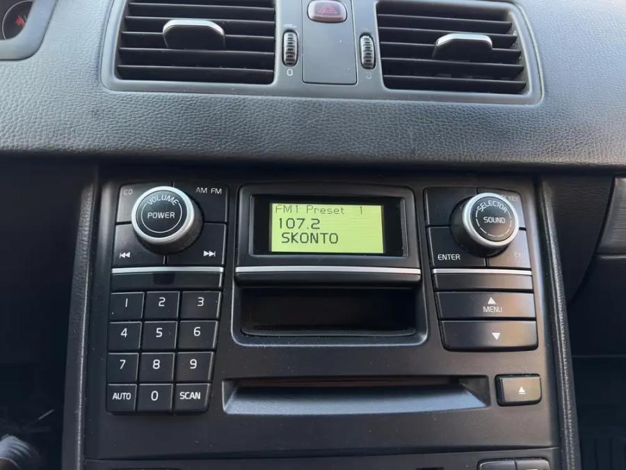 Grey Volvo XC90 2007 in Riga, with an engine capacity of 2.40 L and mileage of 280 thousand km for 4990 €, photo 20 on AUTOMOTO.COM.LV