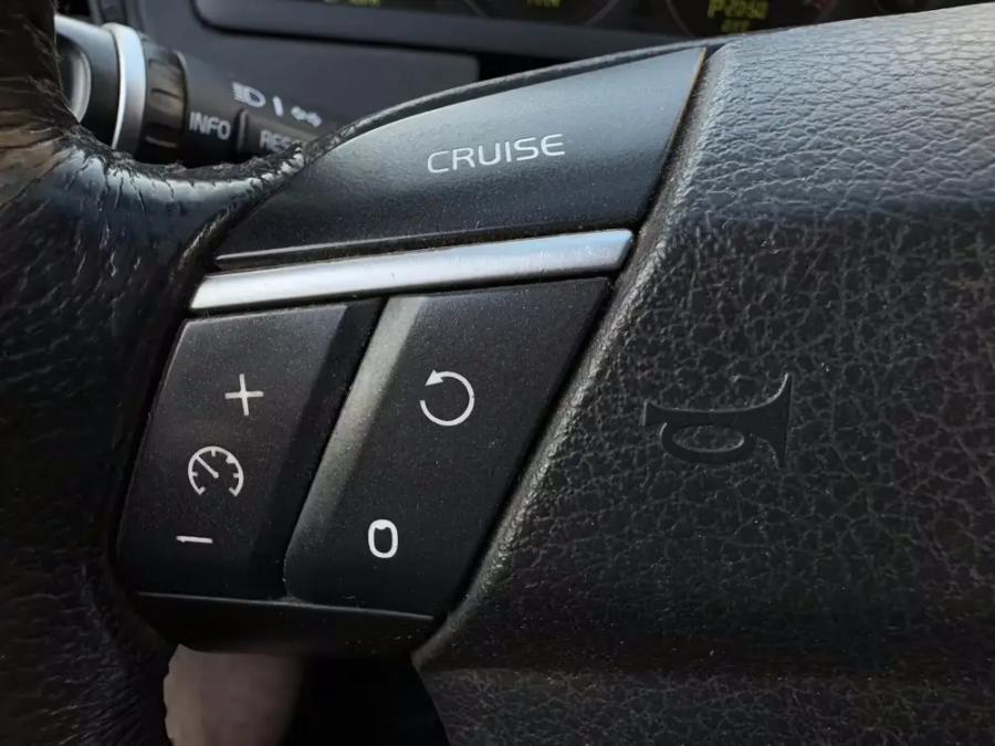 Grey Volvo XC90 2007 in Riga, with an engine capacity of 2.40 L and mileage of 280 thousand km for 4990 €, photo 23 on AUTOMOTO.COM.LV