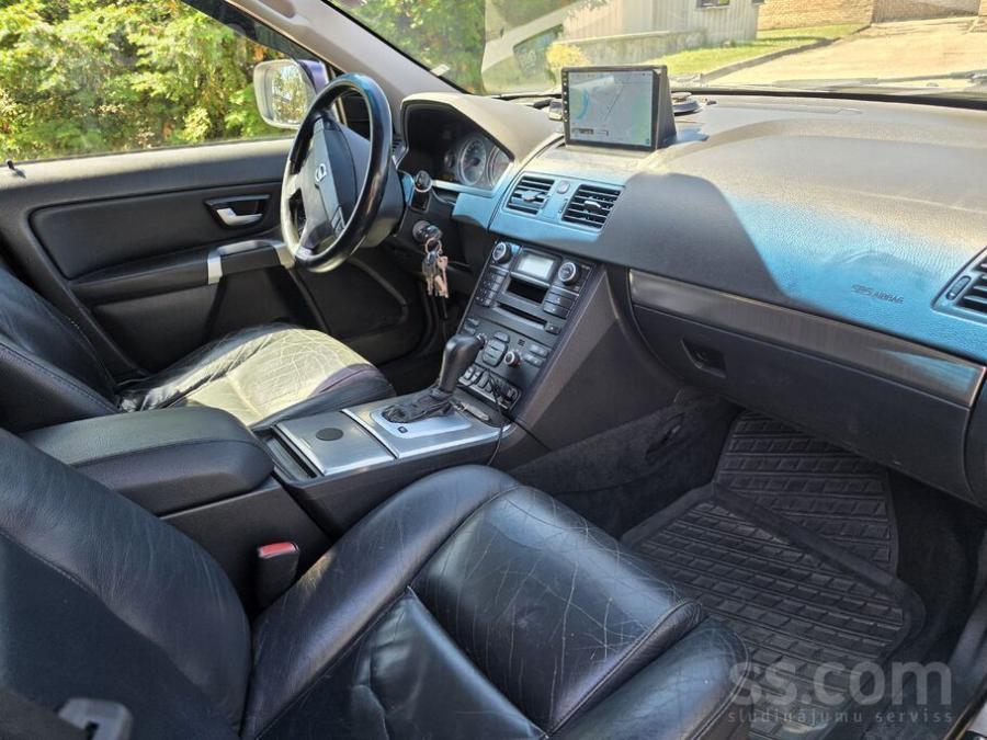 Pelēks Volvo XC90 2007 Rīga, ar dzinēja tilpumu 2.40 L un nobraukumu 333 tūkst. km par 4200 €, foto 3 vietnē AUTOMOTO.COM.LV