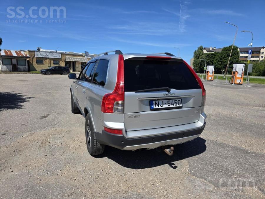 Pelēks Volvo XC90 2007 Rīga, ar dzinēja tilpumu 2.40 L un nobraukumu 333 tūkst. km par 4200 €, foto 5 vietnē AUTOMOTO.COM.LV