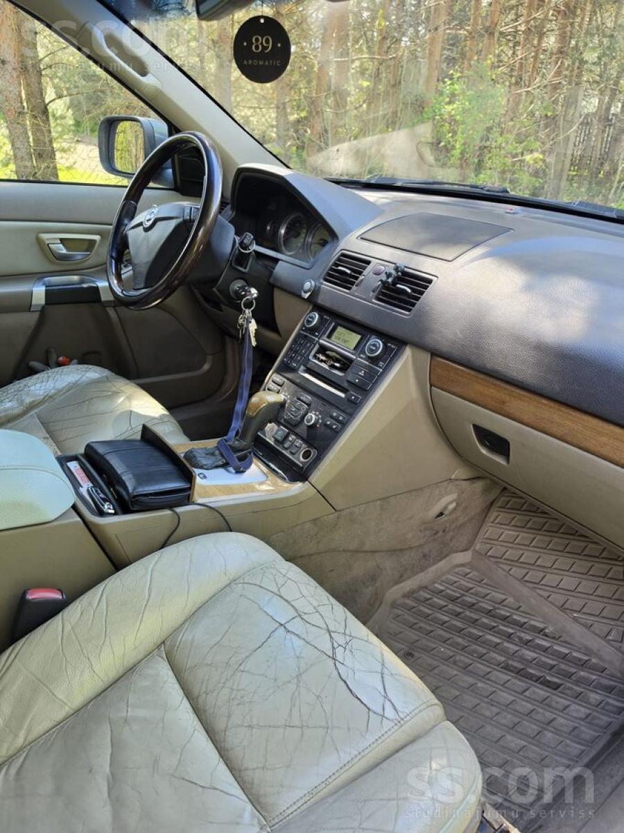 Grey Volvo XC90 2007 in Riga, with an engine capacity of 2.50 L and mileage of 469 thousand km for 5500 €, photo 8 on AUTOMOTO.COM.LV