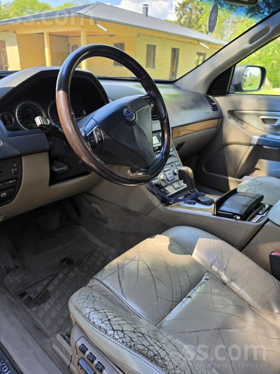 Grey Volvo XC90 2007 in Riga, with an engine capacity of 2.50 L and mileage of 469 thousand km for 5500 €, photo 9 on AUTOMOTO.COM.LV