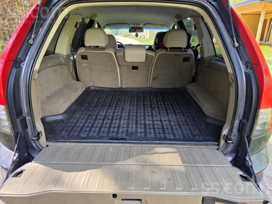 Grey Volvo XC90 2007 in Riga, with an engine capacity of 2.50 L and mileage of 469 thousand km for 5500 €, photo 10 on AUTOMOTO.COM.LV