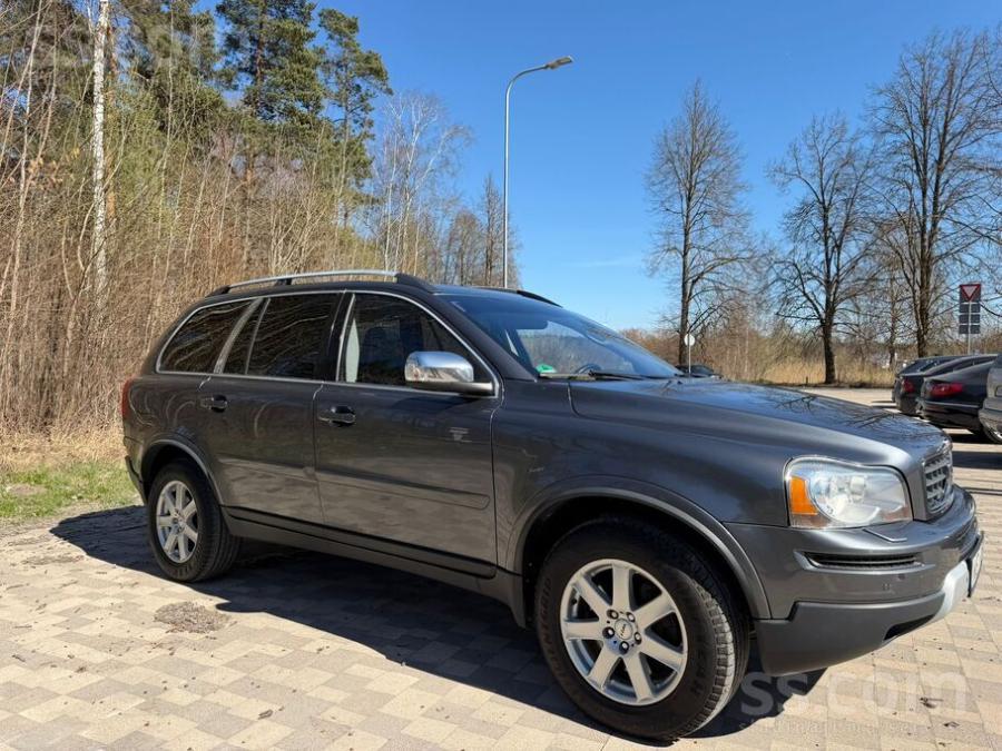 Grey Volvo XC90 2007 in Jelgava, with an engine capacity of 2.40 L and mileage of 243 thousand km for 6490 €, photo 3 on AUTOMOTO.COM.LV