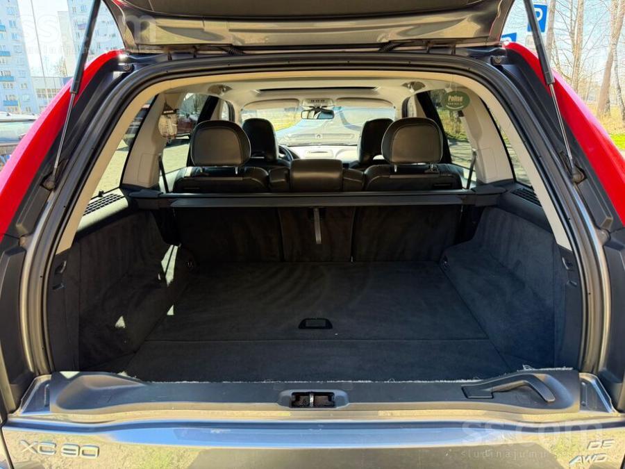 Grey Volvo XC90 2007 in Jelgava, with an engine capacity of 2.40 L and mileage of 243 thousand km for 6490 €, photo 12 on AUTOMOTO.COM.LV