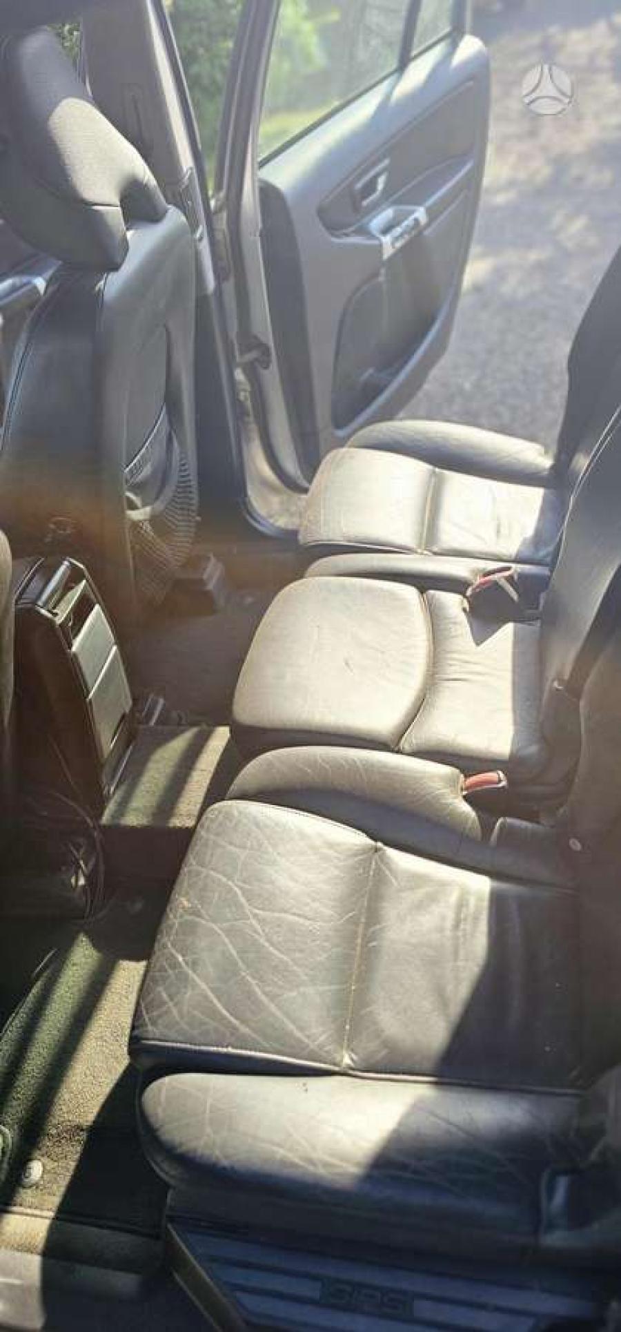 Grey Volvo XC90 2007 in Vilnius, with an engine capacity of 2.40 L and mileage of 432 thousand km for 3950 €, photo 6 on AUTOMOTO.COM.LV