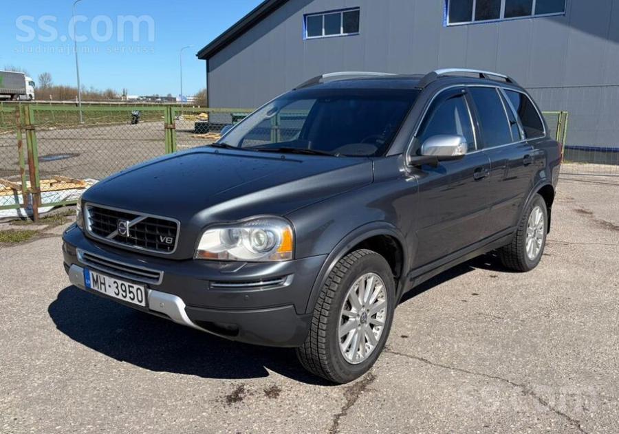 Grey Volvo XC90 2007 in Riga, with an engine capacity of 4.40 L and mileage of 320 thousand km for 7750 €, photo 1 on AUTOMOTO.COM.LV