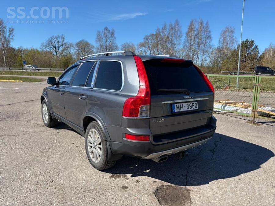 Grey Volvo XC90 2007 in Riga, with an engine capacity of 4.40 L and mileage of 320 thousand km for 7750 €, photo 4 on AUTOMOTO.COM.LV