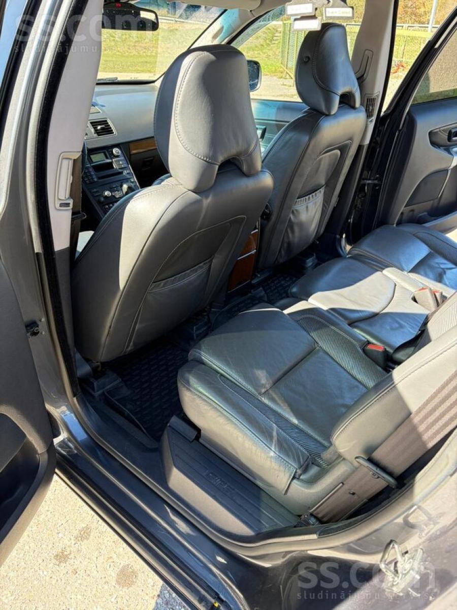 Grey Volvo XC90 2007 in Riga, with an engine capacity of 4.40 L and mileage of 320 thousand km for 7750 €, photo 7 on AUTOMOTO.COM.LV
