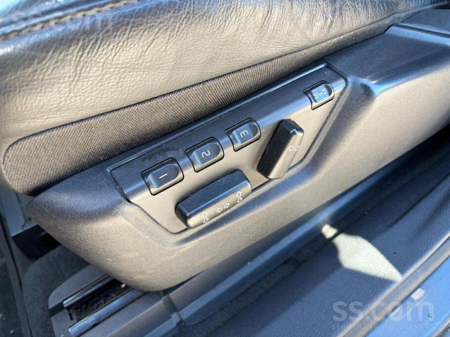 Grey Volvo XC90 2007 in Riga, with an engine capacity of 4.40 L and mileage of 320 thousand km for 7750 €, photo 9 on AUTOMOTO.COM.LV