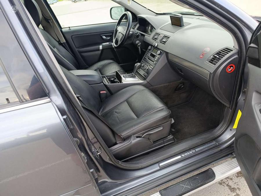 Pelēks Volvo XC90 2007 Kauņa, ar dzinēja tilpumu 2.40 L un nobraukumu 293 tūkst. km par 4950 €, foto 12 vietnē AUTOMOTO.COM.LV