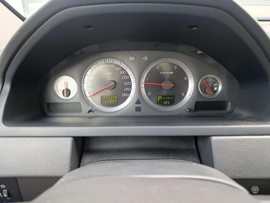 Pelēks Volvo XC90 2007 Kauņa, ar dzinēja tilpumu 2.40 L un nobraukumu 293 tūkst. km par 4950 €, foto 13 vietnē AUTOMOTO.COM.LV