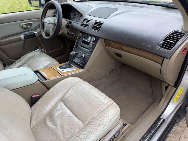 Grey Volvo XC90 2007 in Vilnius, with an engine capacity of 3.20 L and mileage of 190 thousand km for 2650 €, photo 7 on AUTOMOTO.COM.LV