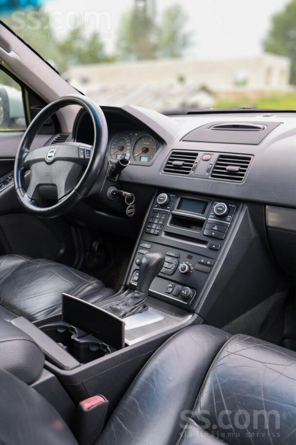 Pelēks Volvo XC90 2007 Limbaži, ar dzinēja tilpumu 2.40 L un nobraukumu 367 tūkst. km par 4300 €, foto 9 vietnē AUTOMOTO.COM.LV