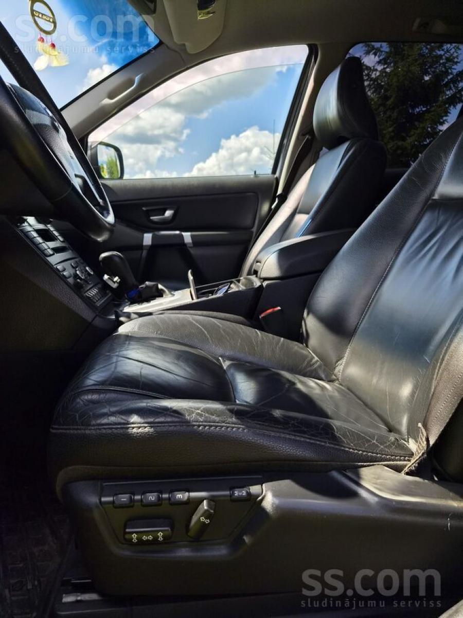 Grey Volvo XC90 2007 in Saldus, with an engine capacity of 2.40 L and mileage of 333 thousand km for 6000 €, photo 6 on AUTOMOTO.COM.LV