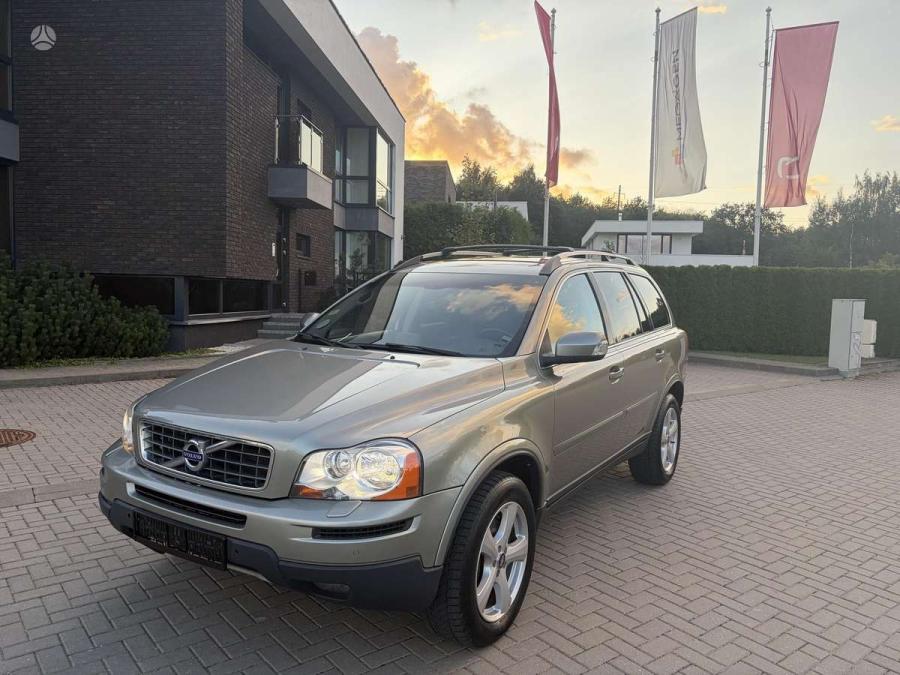Pelēks Volvo XC90 2007 Viļņa, ar dzinēja tilpumu 2.40 L un nobraukumu 300 tūkst. km par 4800 €, foto 1 vietnē AUTOMOTO.COM.LV