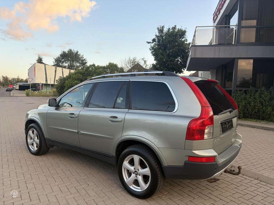 Pelēks Volvo XC90 2007 Viļņa, ar dzinēja tilpumu 2.40 L un nobraukumu 300 tūkst. km par 4800 €, foto 3 vietnē AUTOMOTO.COM.LV