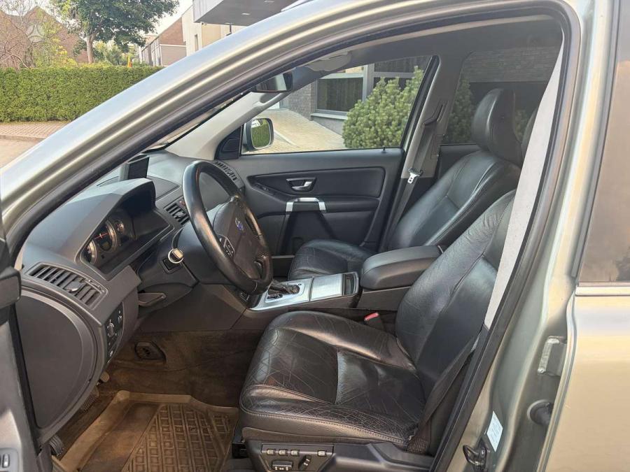 Pelēks Volvo XC90 2007 Viļņa, ar dzinēja tilpumu 2.40 L un nobraukumu 300 tūkst. km par 4800 €, foto 9 vietnē AUTOMOTO.COM.LV