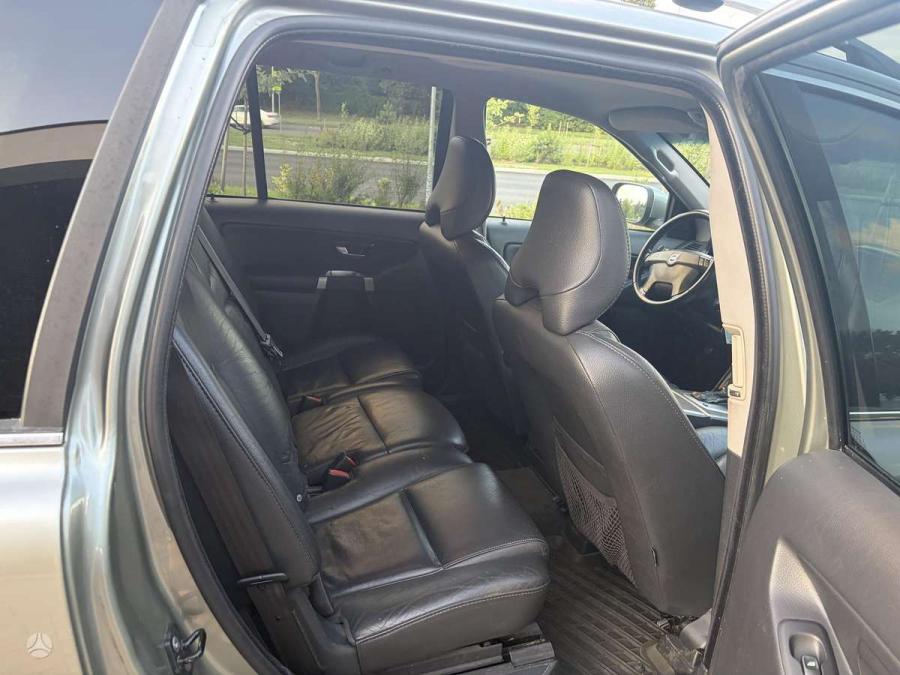 Pelēks Volvo XC90 2007 Viļņa, ar dzinēja tilpumu 2.40 L un nobraukumu 300 tūkst. km par 4800 €, foto 11 vietnē AUTOMOTO.COM.LV