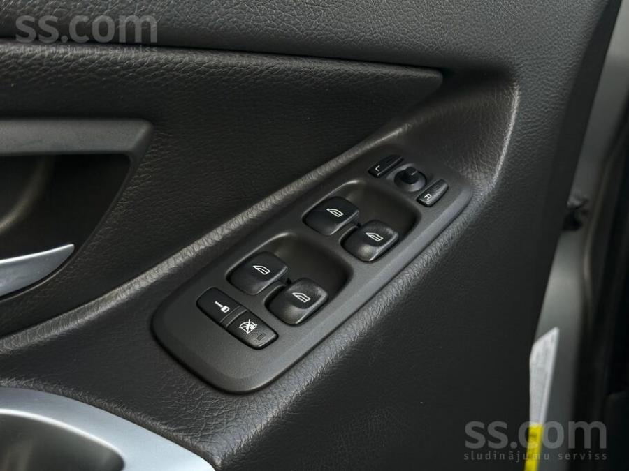 Pelēks Volvo XC90 2007 Jelgava, ar dzinēja tilpumu 2.40 L un nobraukumu 0 tūkst. km par 7150 €, foto 28 vietnē AUTOMOTO.COM.LV