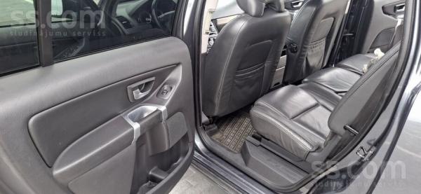 Pelēks Volvo XC90 2007 Jelgava, ar dzinēja tilpumu 2.40 L un nobraukumu 260 tūkst. km par 6500 €, foto 4 vietnē AUTOMOTO.COM.LV