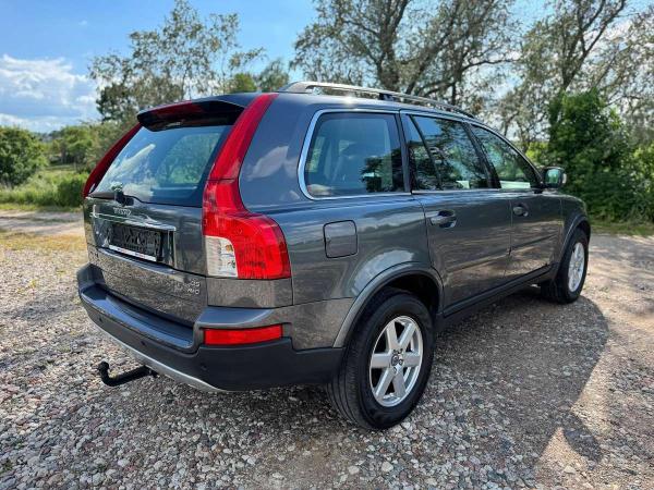 Grey Volvo XC90 2007 in Marijampole, with an engine capacity of 2.40 L and mileage of 300 thousand km for 5350 €, photo 5 on AUTOMOTO.COM.LV