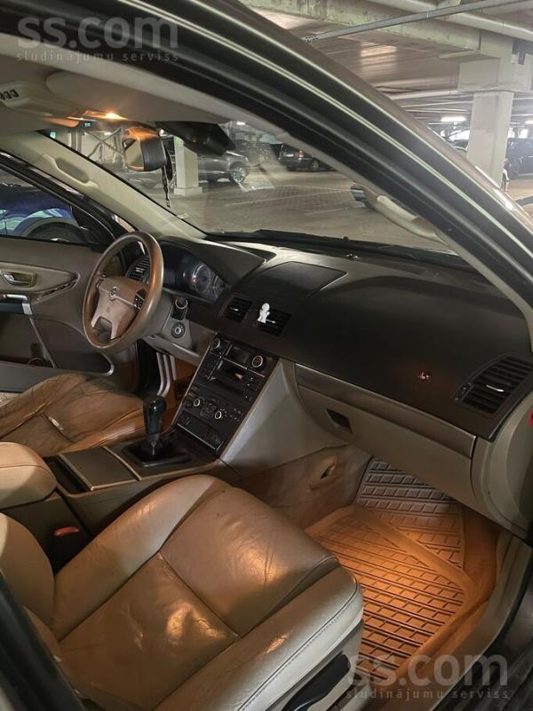 Grey Volvo XC90 2007 in Riga, with an engine capacity of 2.40 L and mileage of 196 thousand km for 3650 €, photo 5 on AUTOMOTO.COM.LV