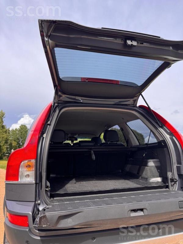 Pelēks Volvo XC90 2007 Rīga, ar dzinēja tilpumu 2.40 L un nobraukumu 293 tūkst. km par 5520 €, foto 3 vietnē AUTOMOTO.COM.LV