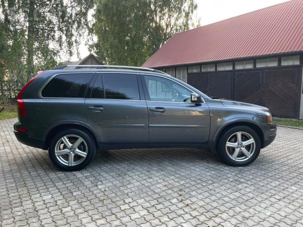 Grey Volvo XC90 2007 in Riga, with an engine capacity of 2.40 L and mileage of 280 thousand km for 6500 €, photo 4 on AUTOMOTO.COM.LV