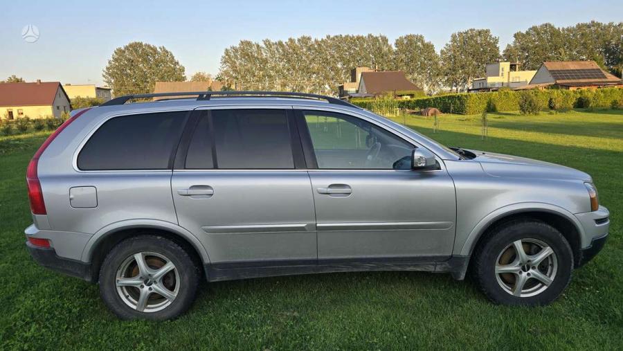 Grey Volvo XC90 2007 in Panevezys, with an engine capacity of 2.40 L and mileage of 432 thousand km for 2150 €, photo 1 on AUTOMOTO.COM.LV