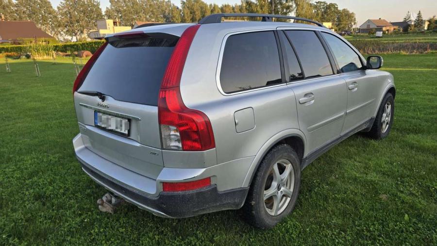 Grey Volvo XC90 2007 in Panevezys, with an engine capacity of 2.40 L and mileage of 432 thousand km for 2150 €, photo 3 on AUTOMOTO.COM.LV