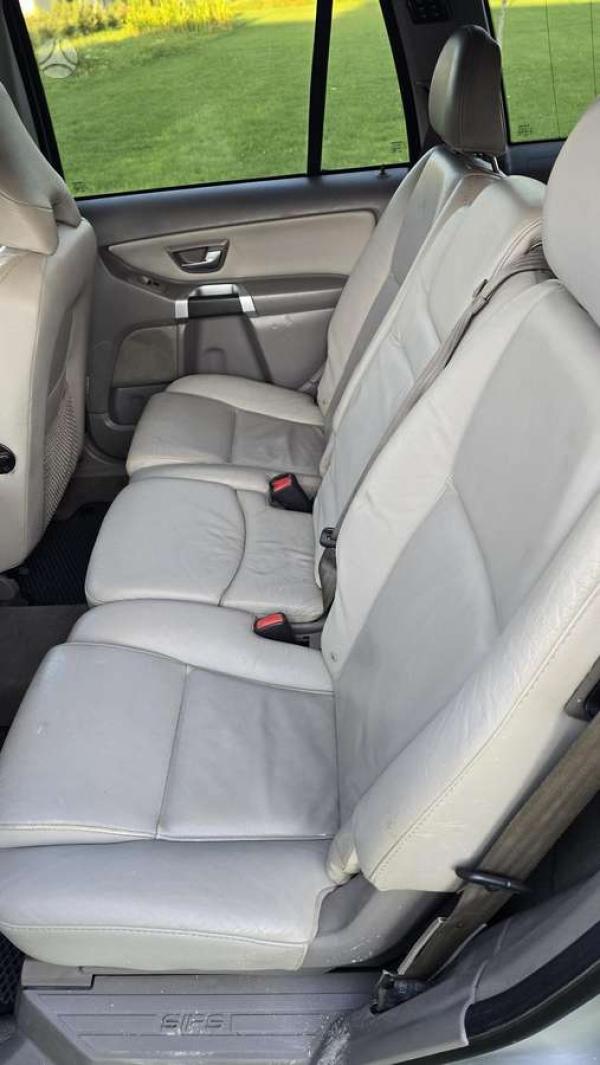 Volvo XC90 2007 in Panevezys on AUTOMOTO.COM.LV Grey Volvo XC90 2007 in Panevezys, with an engine capacity of 2.40 L and mileage of 432 thousand km for 2150 €, photo 5 on AUTOMOTO.COM.LV