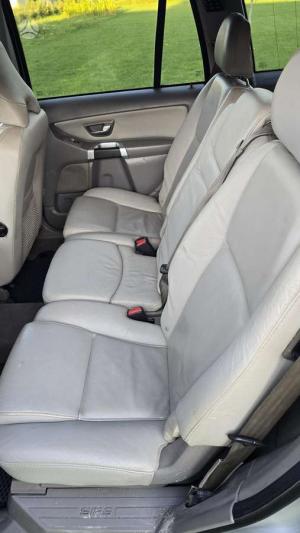 Grey Volvo XC90 2007 in Panevezys, with an engine capacity of 2.40 L and mileage of 432 thousand km for 2150 €, photo 5 on AUTOMOTO.COM.LV