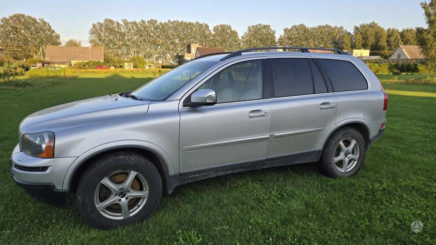 Grey Volvo XC90 2007 in Panevezys, with an engine capacity of 2.40 L and mileage of 432 thousand km for 2150 €, photo 7 on AUTOMOTO.COM.LV