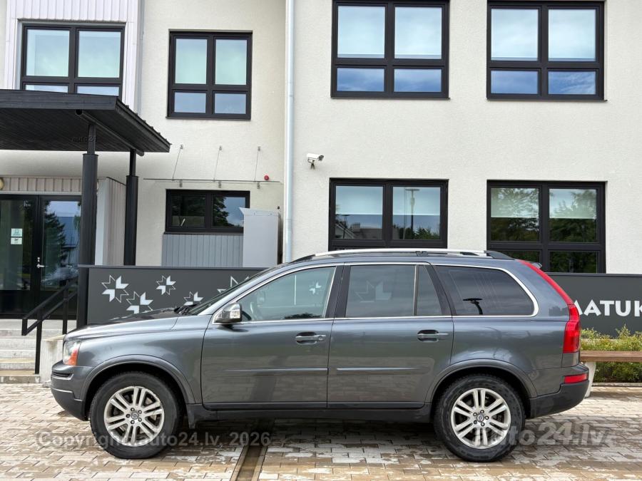 Pelēks Volvo XC90 2007 Rapla, ar dzinēja tilpumu 2.40 L un nobraukumu 264 tūkst. km par 6000 €, foto 3 vietnē AUTOMOTO.COM.LV
