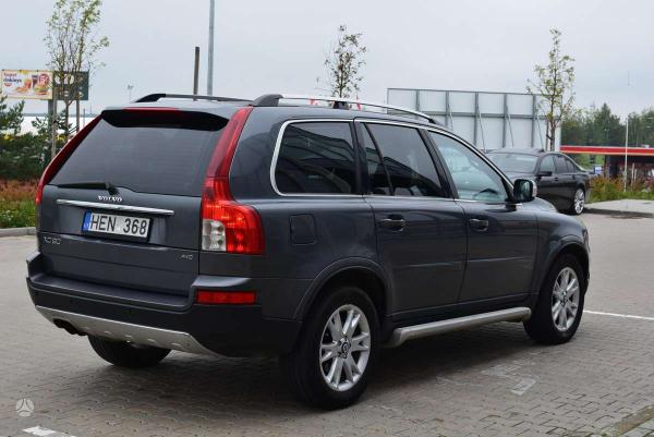 Volvo XC90 2007 in Vilnius on AUTOMOTO.COM.LV Grey Volvo XC90 2007 in Vilnius, with an engine capacity of 2.40 L and mileage of 427 thousand km for 4500 €, photo 5 on AUTOMOTO.COM.LV