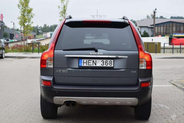 Volvo XC90 2007 in Vilnius on AUTOMOTO.COM.LV Grey Volvo XC90 2007 in Vilnius, with an engine capacity of 2.40 L and mileage of 427 thousand km for 4500 €, photo 6 on AUTOMOTO.COM.LV