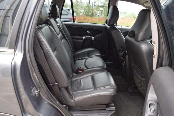 Volvo XC90 2007 in Vilnius on AUTOMOTO.COM.LV Grey Volvo XC90 2007 in Vilnius, with an engine capacity of 2.40 L and mileage of 427 thousand km for 4500 €, photo 10 on AUTOMOTO.COM.LV
