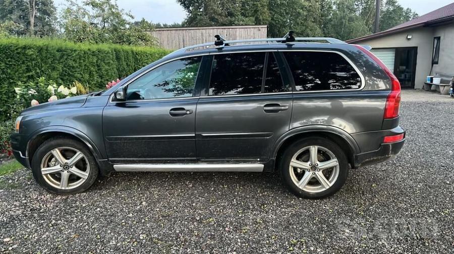 Grey Volvo XC90 2007 in Bauska, with an engine capacity of 2.40 L and mileage of 0 thousand km for 3998 €, photo 6 on AUTOMOTO.COM.LV