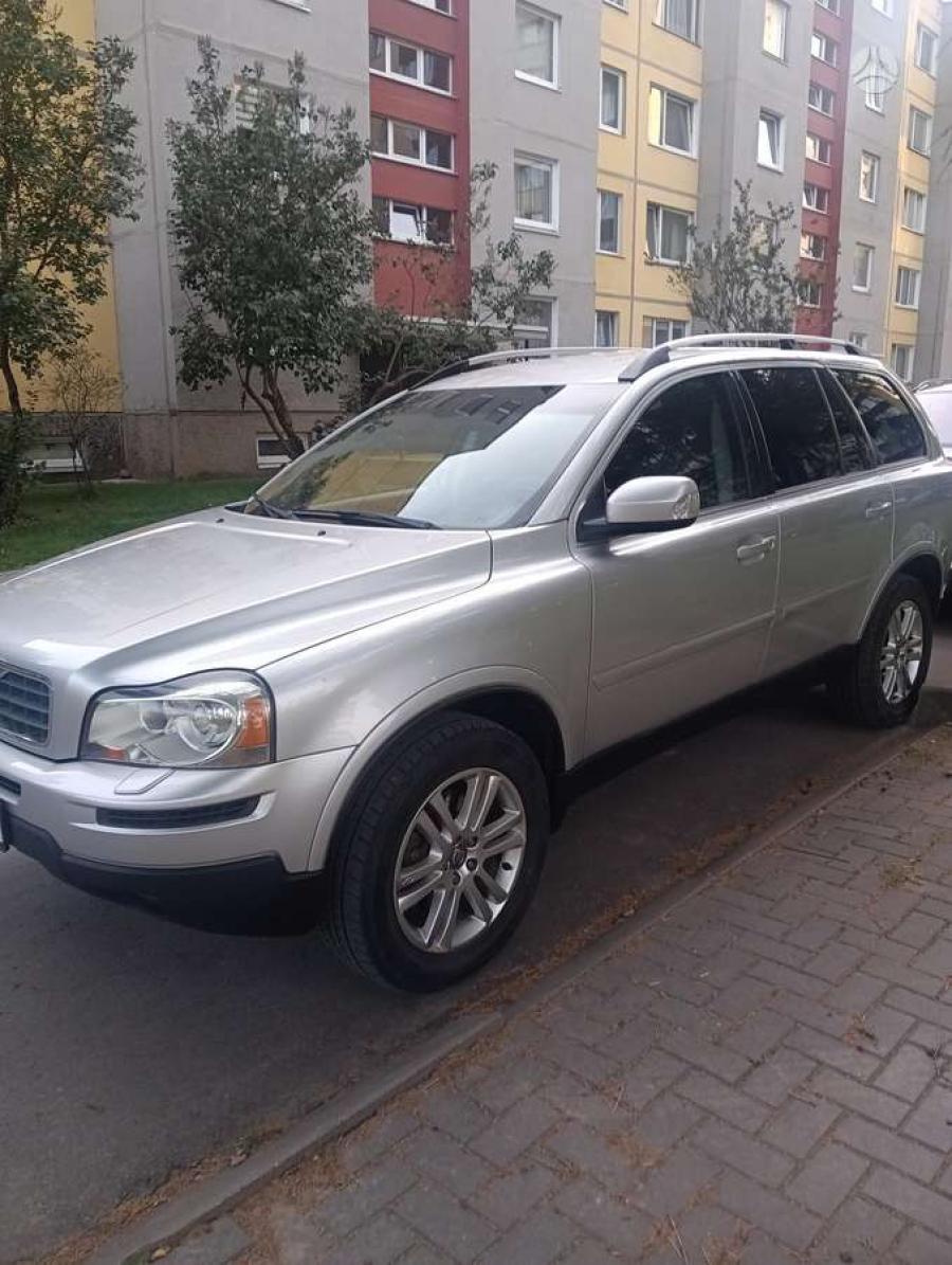 Grey Volvo XC90 2007 in Siauliai, with an engine capacity of 2.40 L and mileage of 297 thousand km for 6800 €, photo 1 on AUTOMOTO.COM.LV