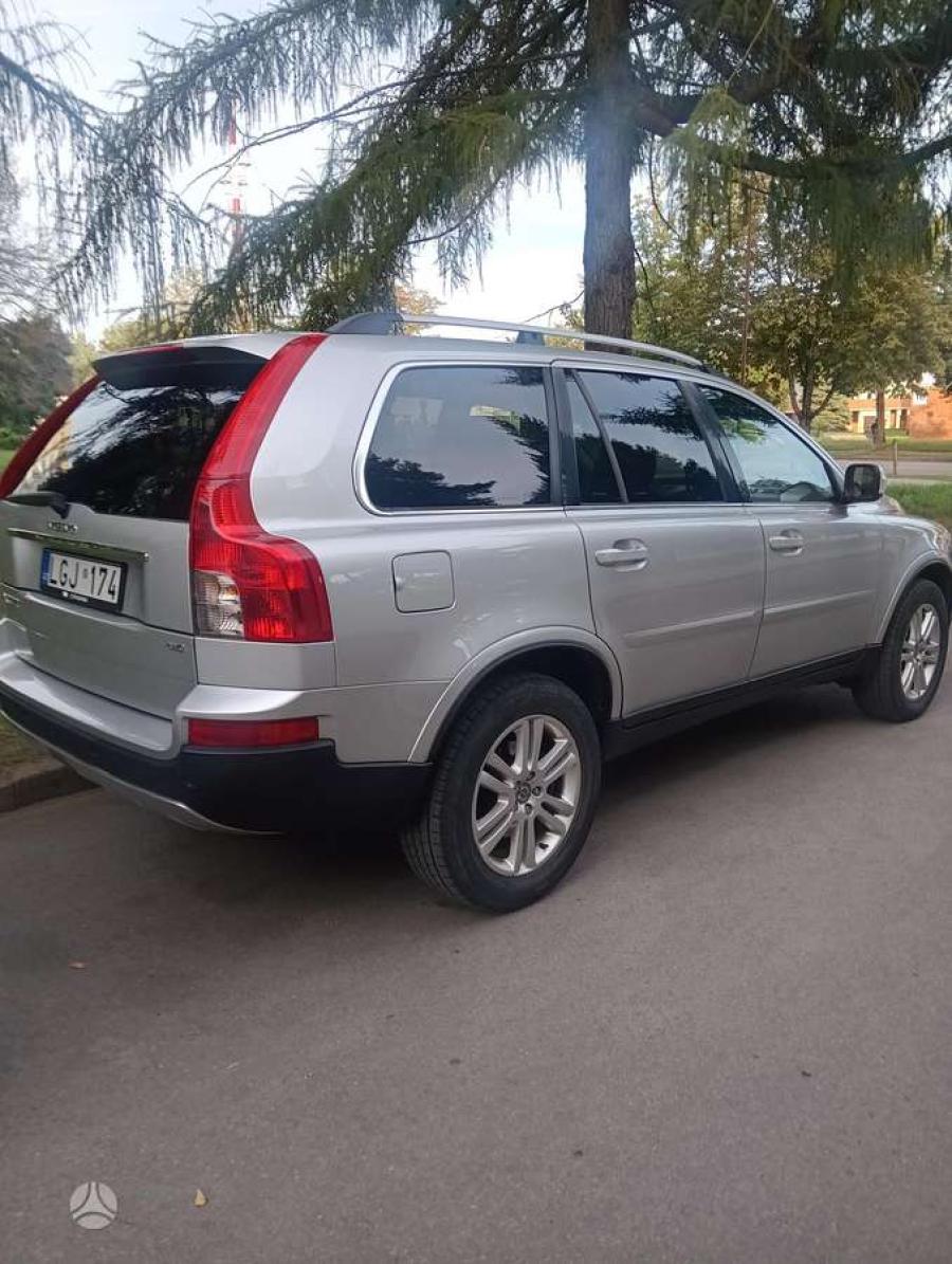 Grey Volvo XC90 2007 in Siauliai, with an engine capacity of 2.40 L and mileage of 297 thousand km for 6800 €, photo 4 on AUTOMOTO.COM.LV