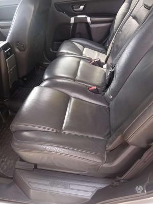 Grey Volvo XC90 2007 in Siauliai, with an engine capacity of 2.40 L and mileage of 297 thousand km for 6800 €, photo 9 on AUTOMOTO.COM.LV