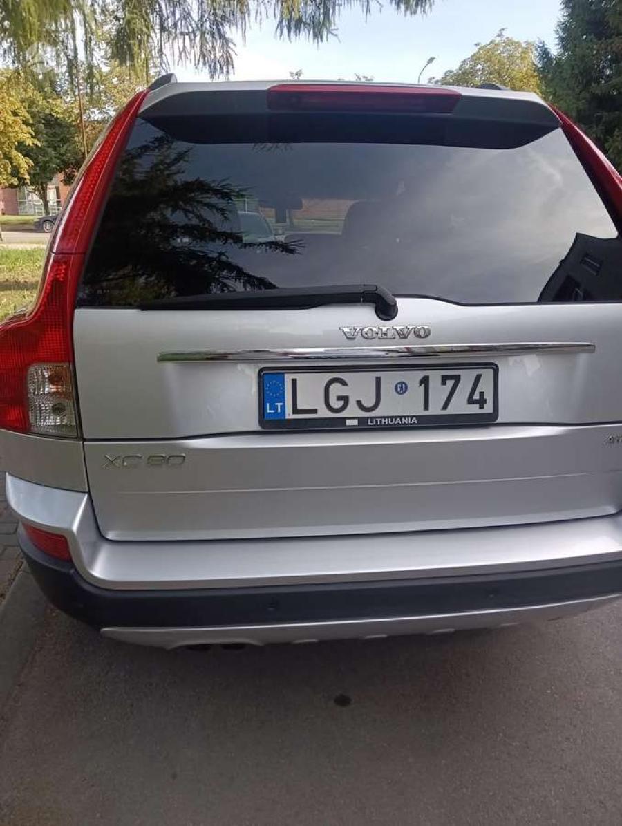 Grey Volvo XC90 2007 in Siauliai, with an engine capacity of 2.40 L and mileage of 297 thousand km for 6800 €, photo 12 on AUTOMOTO.COM.LV